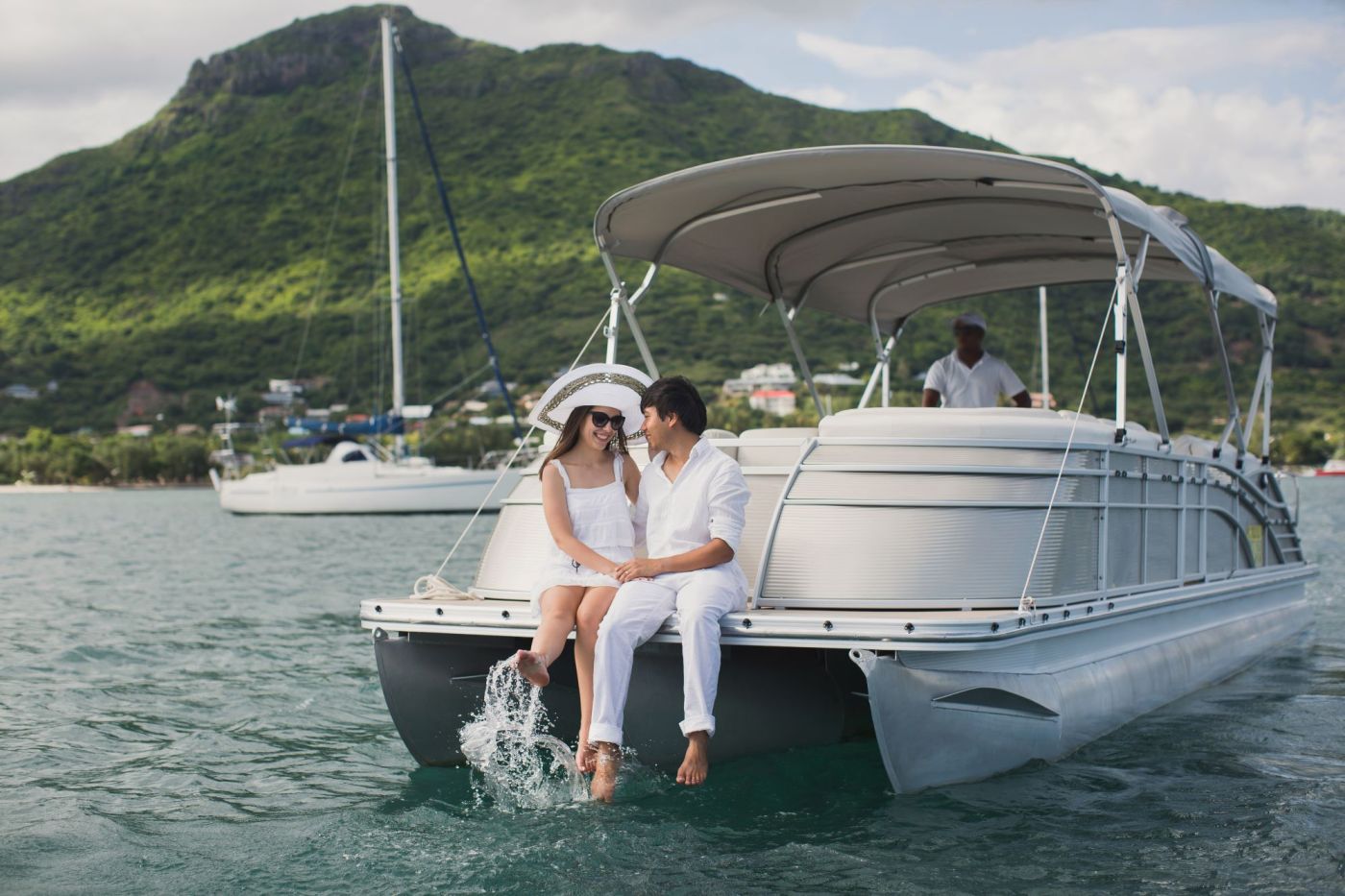 Best Occasions to Rent a Pontoon for Group Celebrations