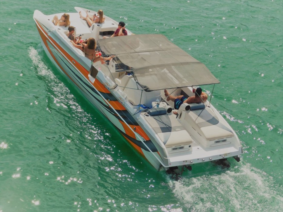 Pontoon Boat Rentals in Destin, FL | Happy's Crab Island Watersports