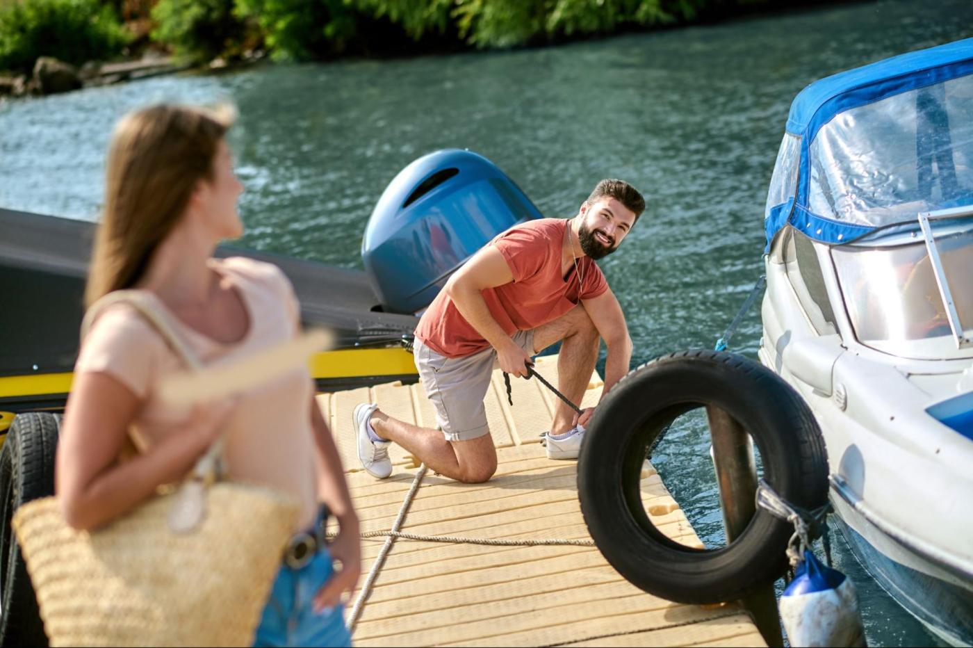 Top Reasons to Rent a Pontoon Boat This Summer Season